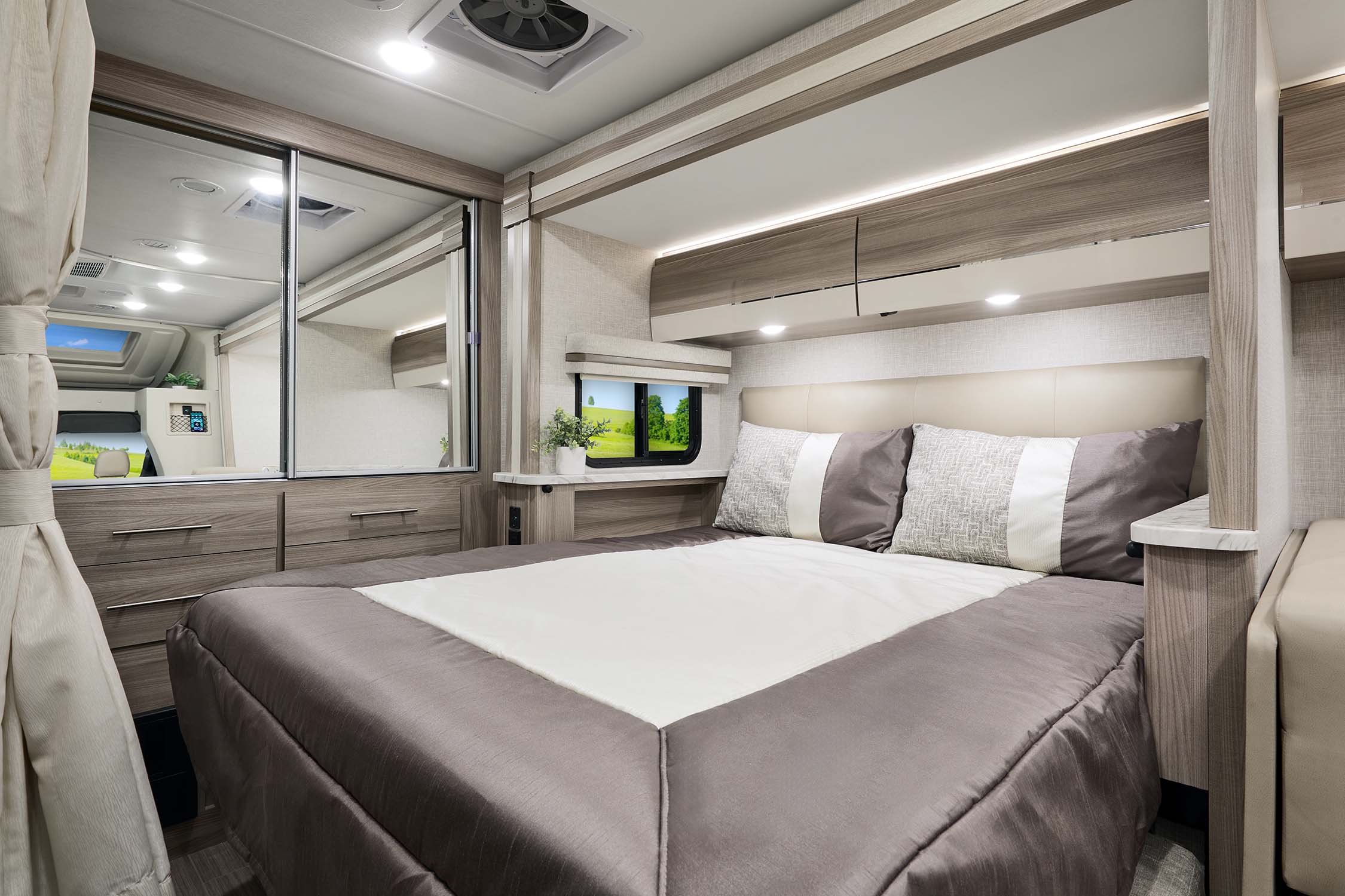 Thor Gemini AWD Class B+ Motorhomes - Thor Motor Coach