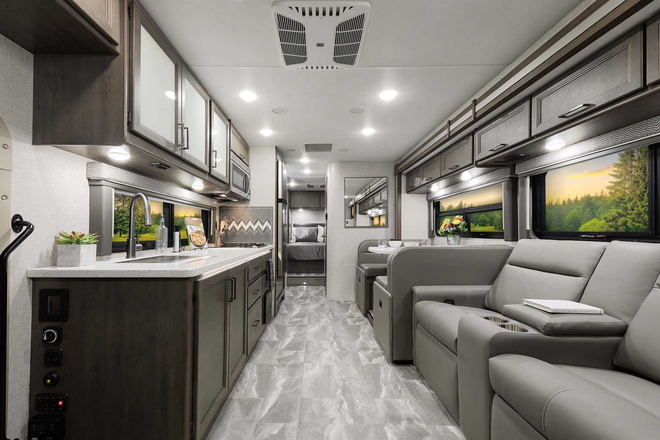 Thor Quantum Class C Motorhomes - Thor Motor Coach