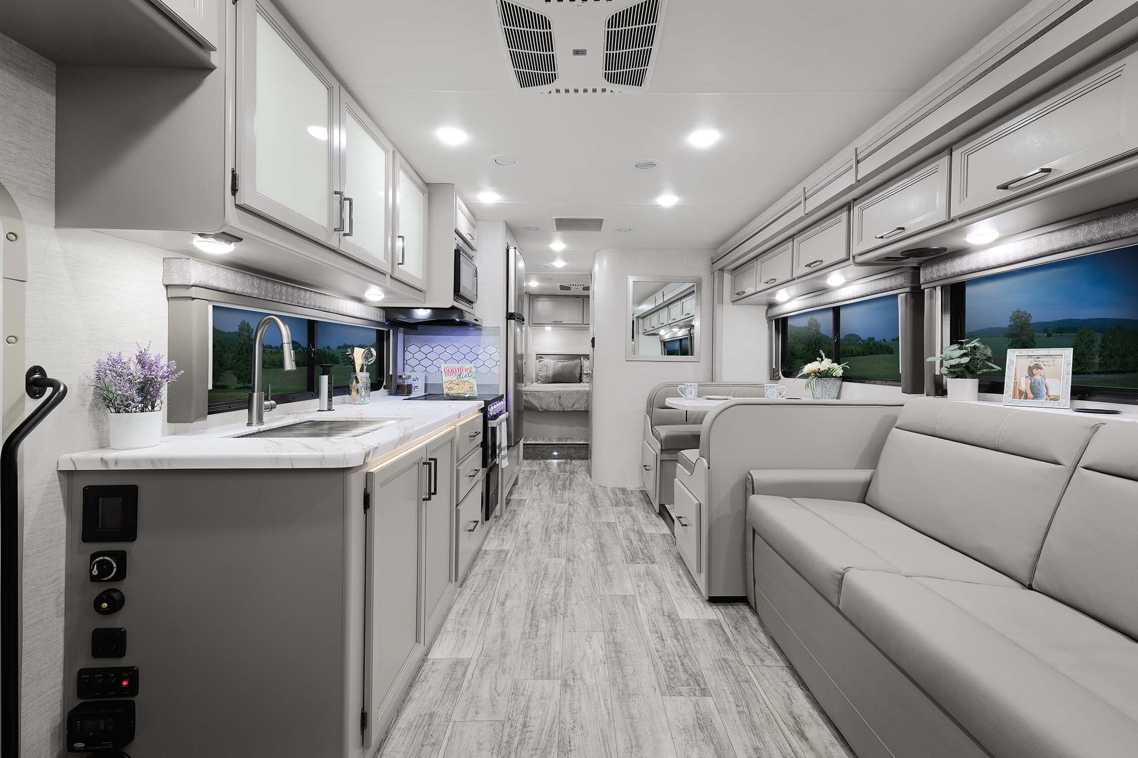 Thor Chateau Class C Motorhomes - Thor Motor Coach