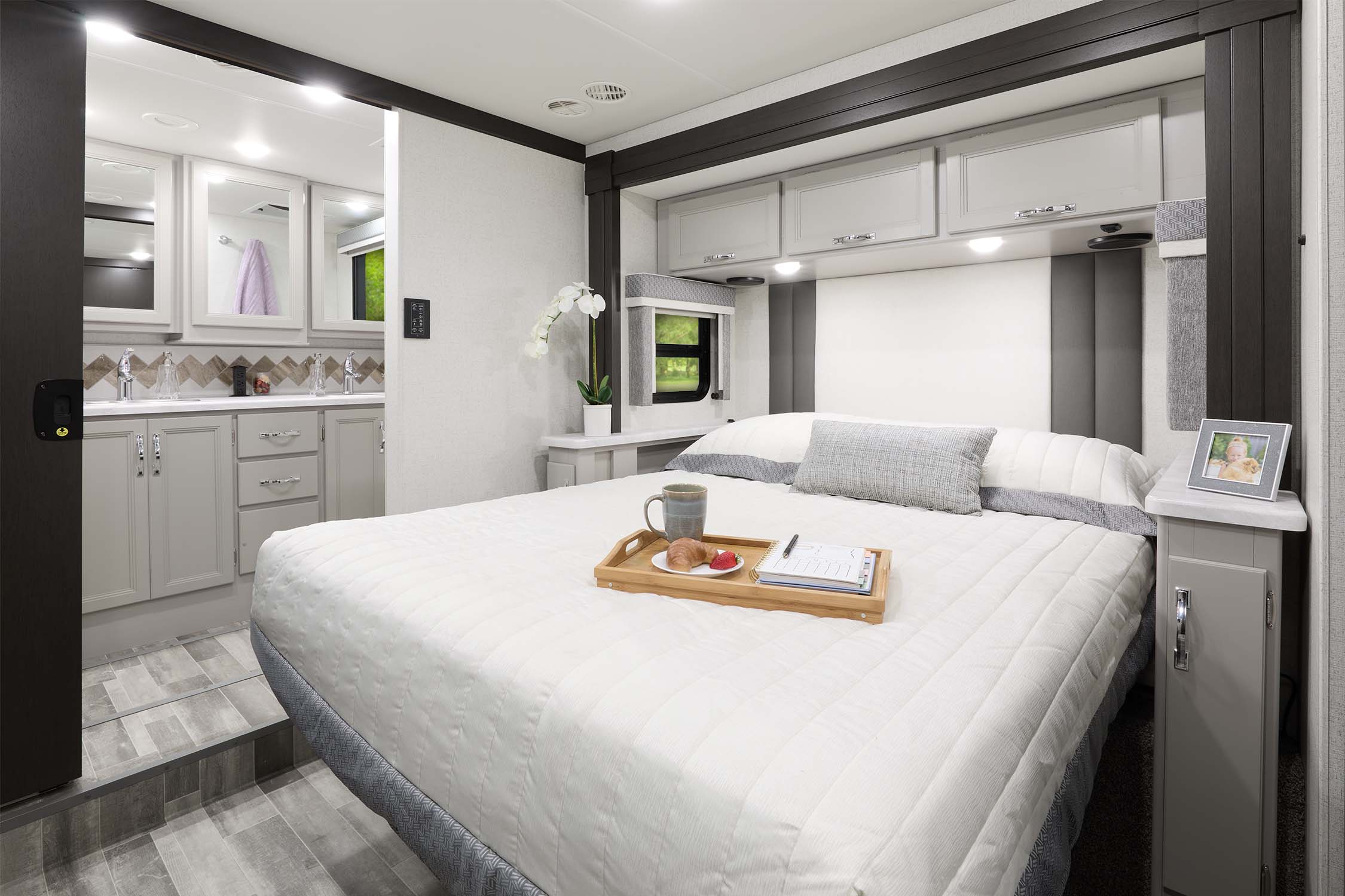 Thor Palazzo GT Class A Diesel Motorhome - Thor Motor Coach